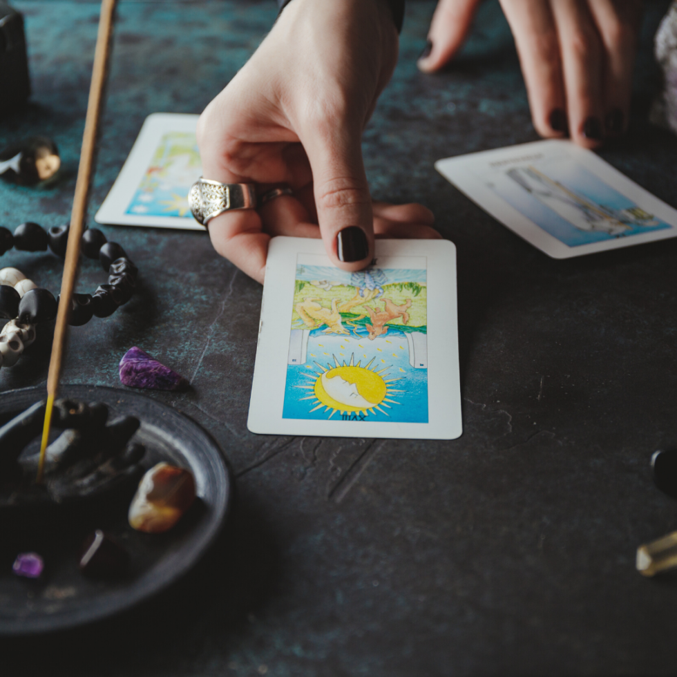 Comment lire les cartes de tarot : guide pour débutants
