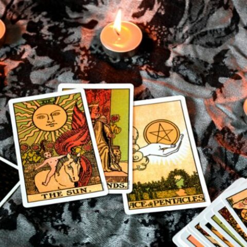 Comment apprendre les arcanes mineures du tarot facilement